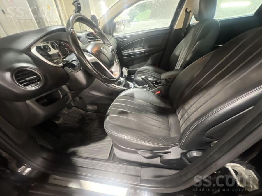 Melns Lancia Delta 2010 Rīga, ar dzinēja tilpumu 1.90 L un nobraukumu 244 tūkst. km par 2770 €, foto 11 vietnē AUTOMOTO.COM.LV