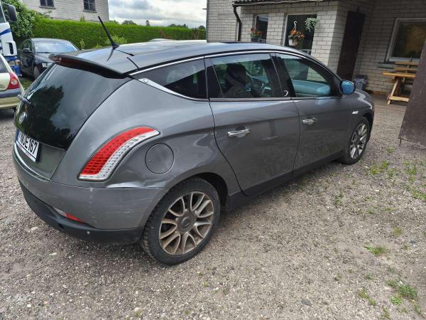 Pelēks Lancia Delta 2009 Šakiai, ar dzinēja tilpumu 1.96 L un nobraukumu 310 tūkst. km par 1500 €, foto 4 vietnē AUTOMOTO.COM.LV