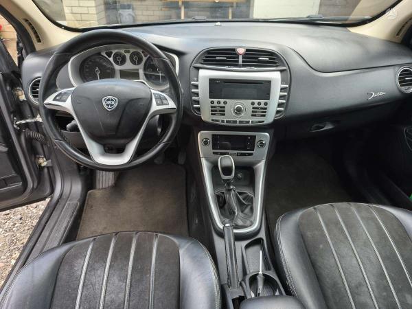 Pelēks Lancia Delta 2009 Šakiai, ar dzinēja tilpumu 1.96 L un nobraukumu 310 tūkst. km par 1500 €, foto 5 vietnē AUTOMOTO.COM.LV