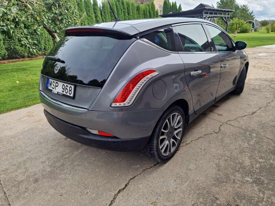 Grey Lancia Delta 2010 in Mazeikiai, with an engine capacity of 1.60 L and mileage of 218 thousand km for 2999 €, photo 6 on AUTOMOTO.COM.LV