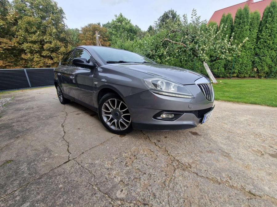Grey Lancia Delta 2010 in Mazeikiai, with an engine capacity of 1.60 L and mileage of 218 thousand km for 2999 €, photo 8 on AUTOMOTO.COM.LV