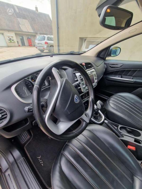 Pelēks Lancia Delta 2010 Mažeikiai, ar dzinēja tilpumu 1.60 L un nobraukumu 218 tūkst. km par 2999 €, foto 9 vietnē AUTOMOTO.COM.LV