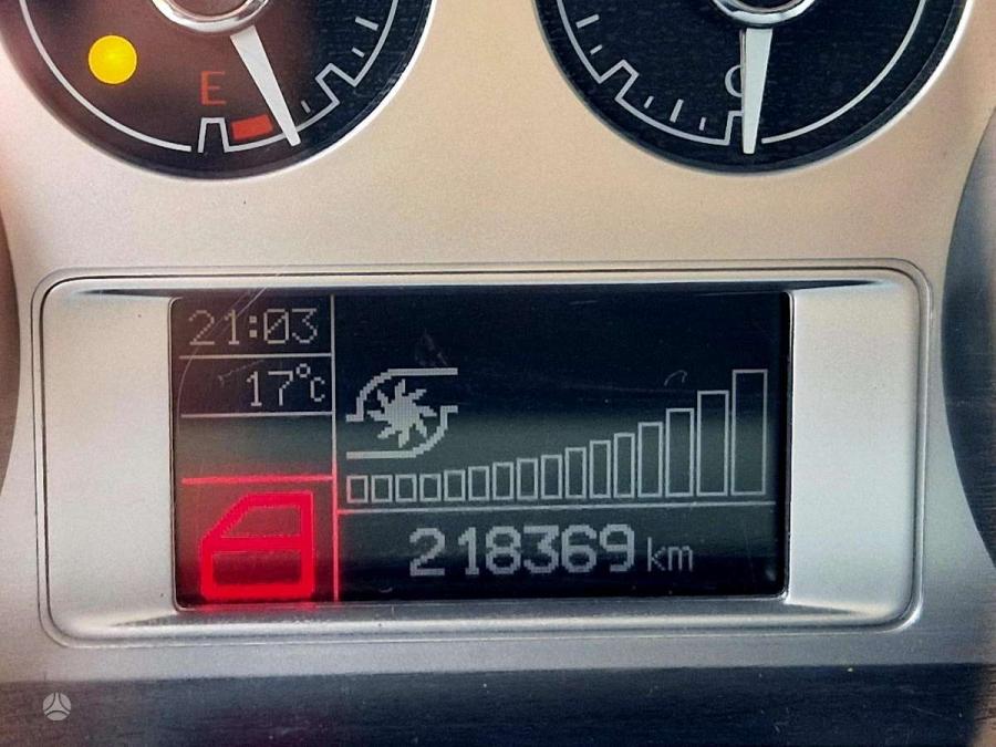 Grey Lancia Delta 2010 in Mazeikiai, with an engine capacity of 1.60 L and mileage of 218 thousand km for 2999 €, photo 14 on AUTOMOTO.COM.LV