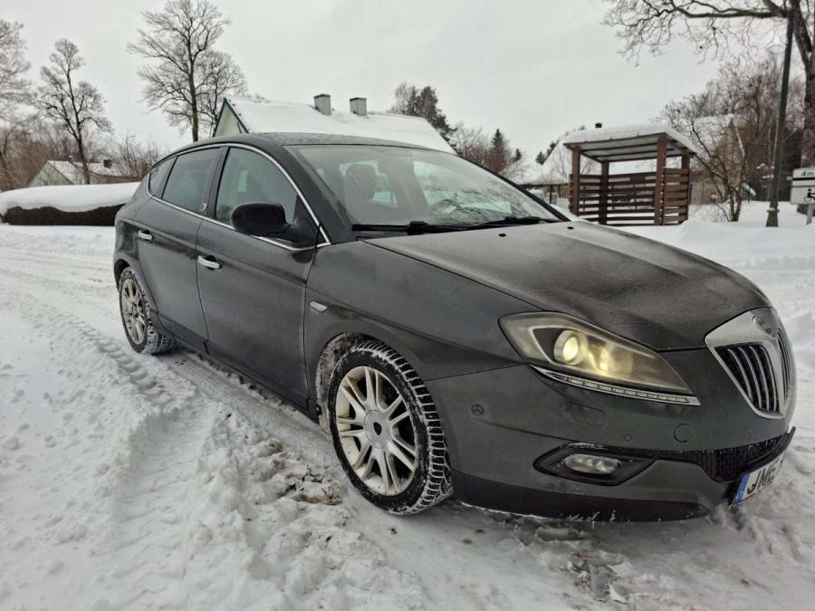 Pelēks Lancia Delta 2010 Kretinga, ar dzinēja tilpumu 1.60 L un nobraukumu 283 tūkst. km par 1750 €, foto 3 vietnē AUTOMOTO.COM.LV