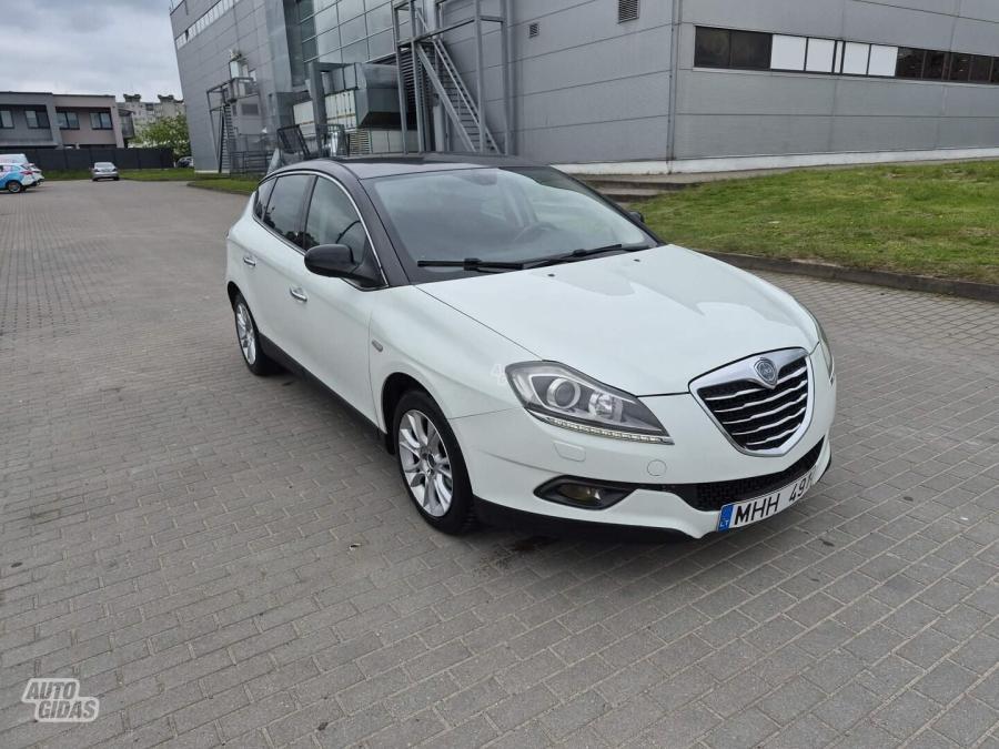 White Lancia Delta 2012 in Kaunas, with an engine capacity of 1.60 L and mileage of 217 thousand km for 1800 €, photo 1 on AUTOMOTO.COM.LV