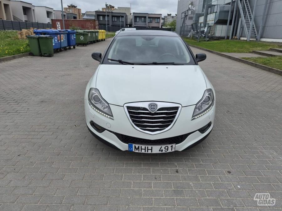 White Lancia Delta 2012 in Kaunas, with an engine capacity of 1.60 L and mileage of 217 thousand km for 1800 €, photo 6 on AUTOMOTO.COM.LV