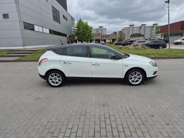 White Lancia Delta 2012 in Kaunas, with an engine capacity of 1.60 L and mileage of 217 thousand km for 1800 €, photo 6 on AUTOMOTO.COM.LV