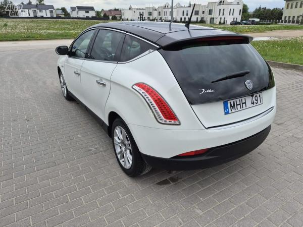 White Lancia Delta 2012 in Kaunas, with an engine capacity of 1.60 L and mileage of 217 thousand km for 1800 €, photo 8 on AUTOMOTO.COM.LV