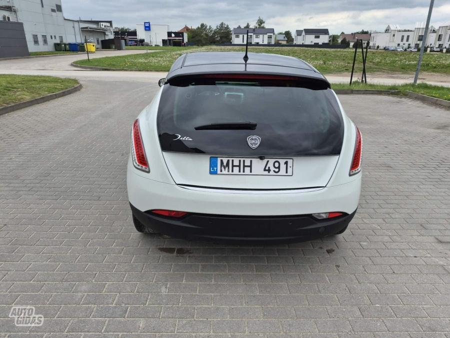 White Lancia Delta 2012 in Kaunas, with an engine capacity of 1.60 L and mileage of 217 thousand km for 1800 €, photo 10 on AUTOMOTO.COM.LV