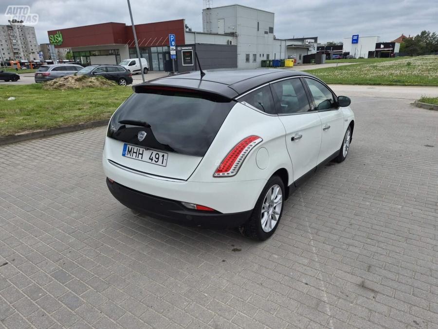 White Lancia Delta 2012 in Kaunas, with an engine capacity of 1.60 L and mileage of 217 thousand km for 1800 €, photo 11 on AUTOMOTO.COM.LV