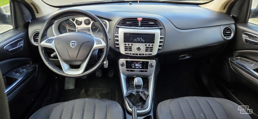 White Lancia Delta 2012 in Kaunas, with an engine capacity of 1.60 L and mileage of 217 thousand km for 1800 €, photo 12 on AUTOMOTO.COM.LV