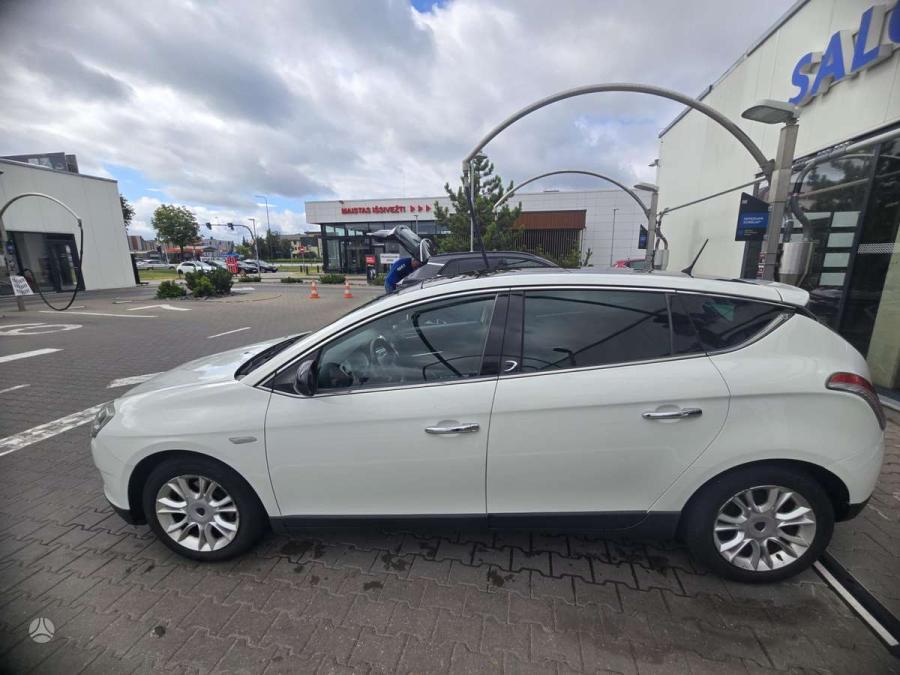 Balts Lancia Delta 2012 Kauņa, ar dzinēja tilpumu 1.60 L un nobraukumu 279 tūkst. km par 2650 €, foto 3 vietnē AUTOMOTO.COM.LV