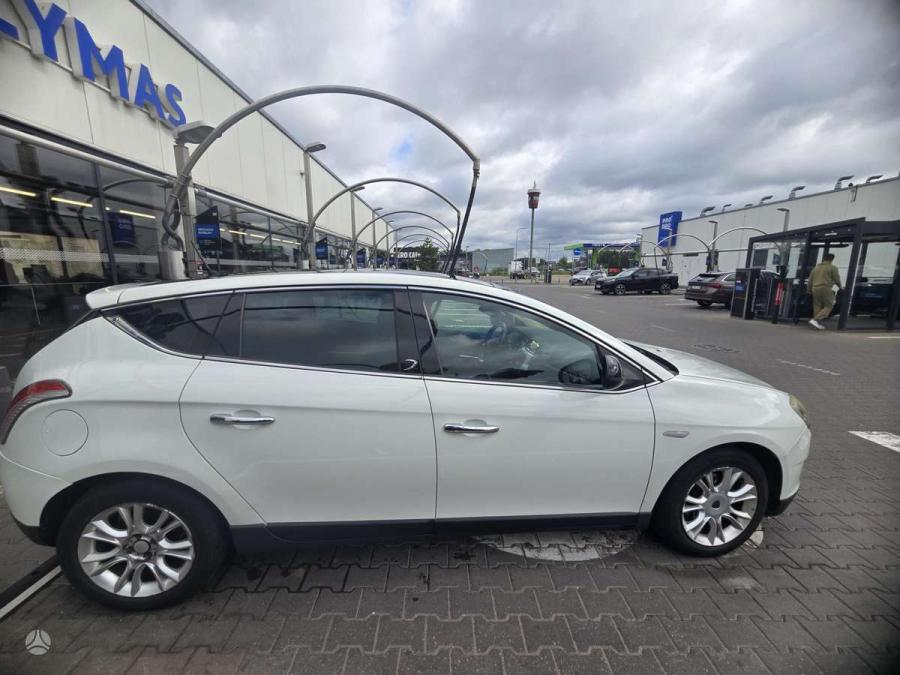 Balts Lancia Delta 2012 Kauņa, ar dzinēja tilpumu 1.60 L un nobraukumu 279 tūkst. km par 2650 €, foto 5 vietnē AUTOMOTO.COM.LV
