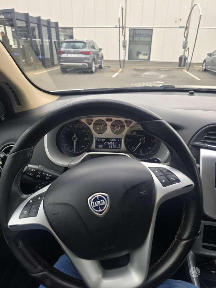 Balts Lancia Delta 2012 Kauņa, ar dzinēja tilpumu 1.60 L un nobraukumu 279 tūkst. km par 2650 €, foto 8 vietnē AUTOMOTO.COM.LV