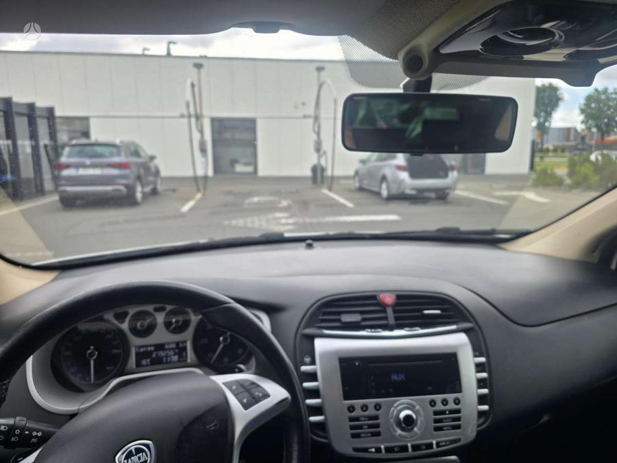 Balts Lancia Delta 2012 Kauņa, ar dzinēja tilpumu 1.60 L un nobraukumu 279 tūkst. km par 2650 €, foto 9 vietnē AUTOMOTO.COM.LV