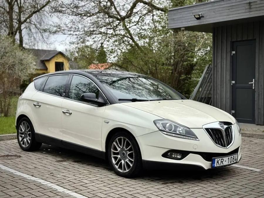 White Lancia Delta 2009 in Riga, with an engine capacity of 1.60 L and mileage of 216 thousand km for 3500 €, photo 4 on AUTOMOTO.COM.LV