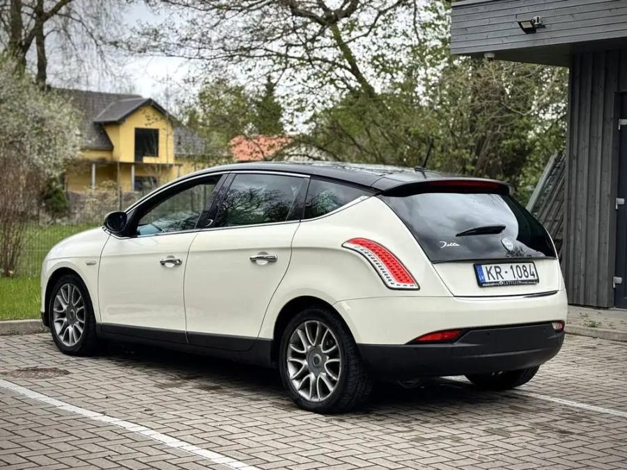 White Lancia Delta 2009 in Riga, with an engine capacity of 1.60 L and mileage of 216 thousand km for 3500 €, photo 9 on AUTOMOTO.COM.LV