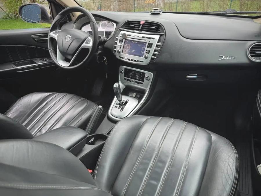 White Lancia Delta 2009 in Riga, with an engine capacity of 1.60 L and mileage of 216 thousand km for 3500 €, photo 12 on AUTOMOTO.COM.LV
