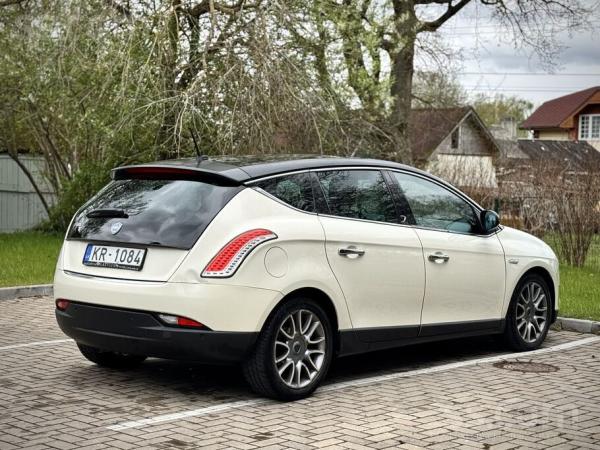 White Lancia Delta 2009 in Riga, with an engine capacity of 1.60 L and mileage of 216 thousand km for 3200 €, photo 10 on AUTOMOTO.COM.LV