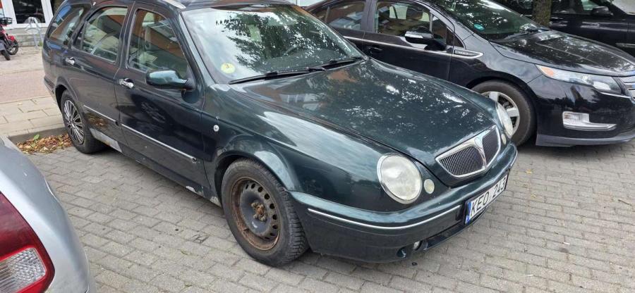 Green Lancia Lybra 2002 in Vilnius, with an engine capacity of 1.90 L and mileage of 295 thousand km for 350 €, photo 1 on AUTOMOTO.COM.LV