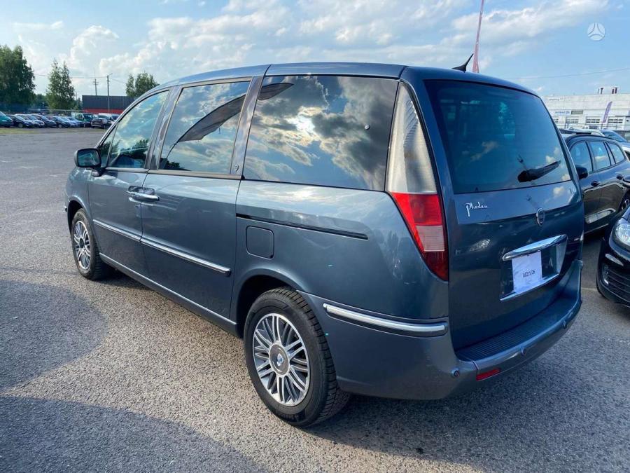 Blue Lancia Phedra 2009 in Panevezys, with an engine capacity of 2.18 L and mileage of 262 thousand km for 2800 €, photo 5 on AUTOMOTO.COM.LV