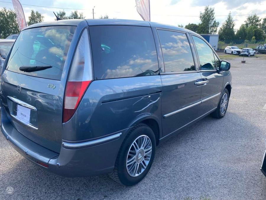 Blue Lancia Phedra 2009 in Panevezys, with an engine capacity of 2.18 L and mileage of 262 thousand km for 2800 €, photo 6 on AUTOMOTO.COM.LV