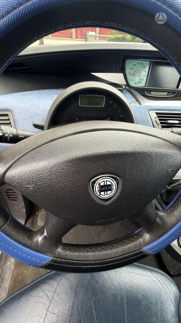 Grey Lancia Phedra 2004 in Kursenai, with an engine capacity of 2.18 L and mileage of 300 thousand km for 799 €, photo 5 on AUTOMOTO.COM.LV