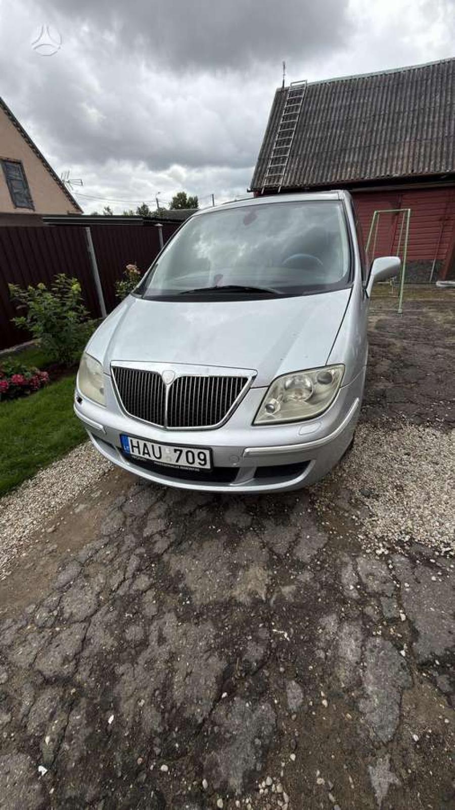 Grey Lancia Phedra 2004 in Kursenai, with an engine capacity of 2.18 L and mileage of 300 thousand km for 799 €, photo 1 on AUTOMOTO.COM.LV