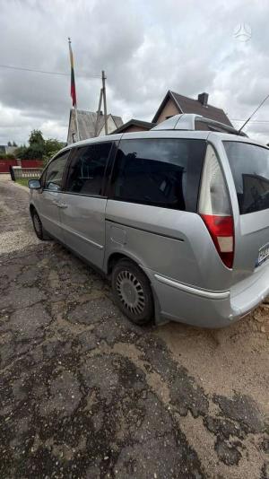 Grey Lancia Phedra 2004 in Kursenai, with an engine capacity of 2.18 L and mileage of 300 thousand km for 799 €, photo 3 on AUTOMOTO.COM.LV