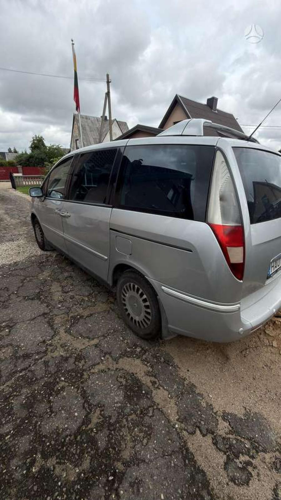 Grey Lancia Phedra 2004 in Kursenai, with an engine capacity of 2.18 L and mileage of 300 thousand km for 799 €, photo 3 on AUTOMOTO.COM.LV