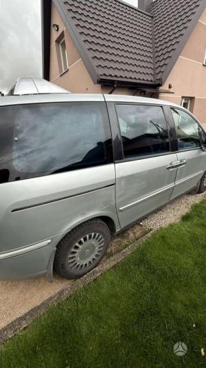 Grey Lancia Phedra 2004 in Kursenai, with an engine capacity of 2.18 L and mileage of 300 thousand km for 799 €, photo 4 on AUTOMOTO.COM.LV