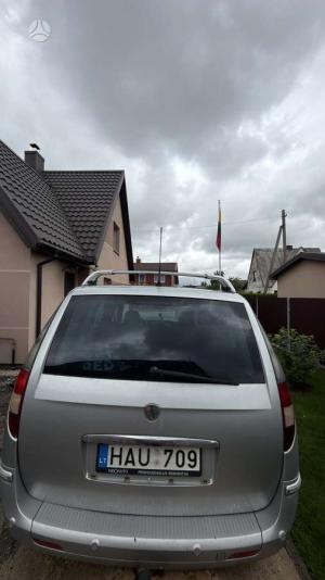 Grey Lancia Phedra 2004 in Kursenai, with an engine capacity of 2.18 L and mileage of 300 thousand km for 799 €, photo 5 on AUTOMOTO.COM.LV