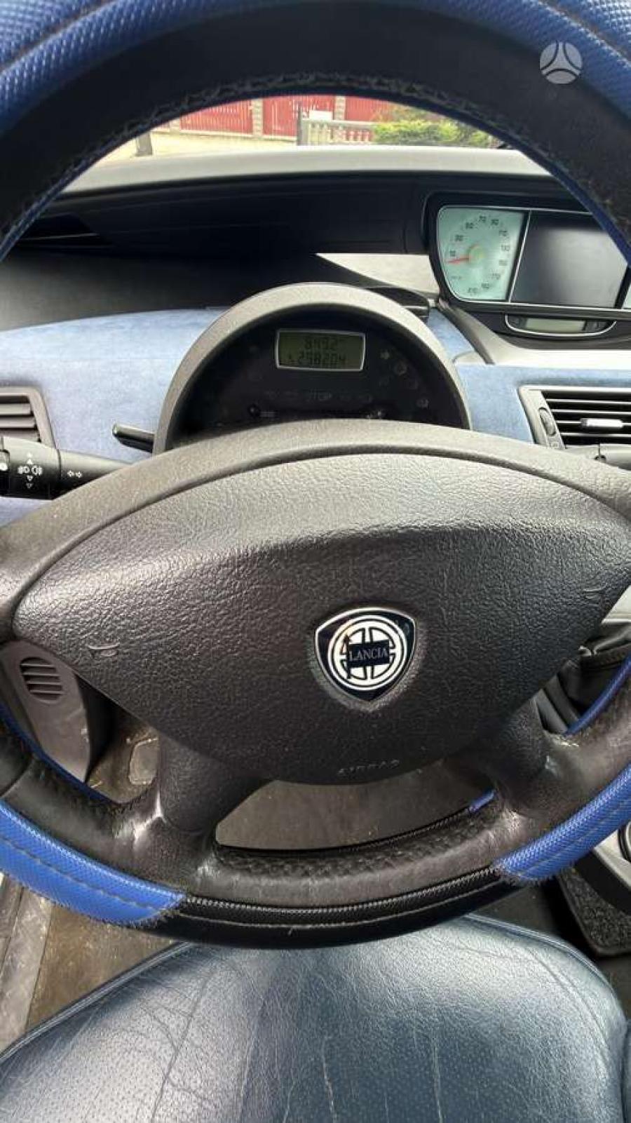 Grey Lancia Phedra 2004 in Kursenai, with an engine capacity of 2.18 L and mileage of 300 thousand km for 799 €, photo 6 on AUTOMOTO.COM.LV