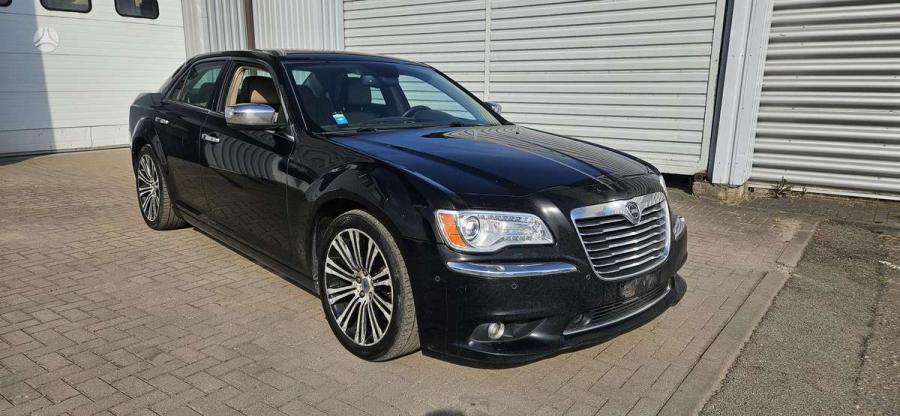 Melns Lancia Thema 2012 Kauņa, ar dzinēja tilpumu 3.00 L un nobraukumu 401 tūkst. km par 4950 €, foto 4 vietnē AUTOMOTO.COM.LV