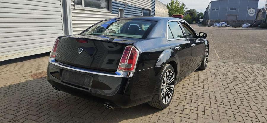 Melns Lancia Thema 2012 Kauņa, ar dzinēja tilpumu 3.00 L un nobraukumu 401 tūkst. km par 4950 €, foto 5 vietnē AUTOMOTO.COM.LV