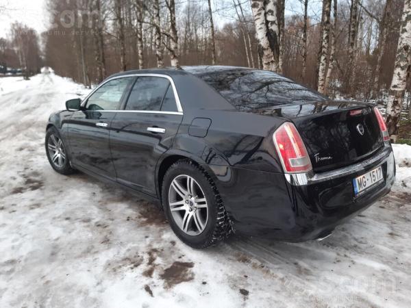 Black Lancia Thema 2013 in Riga, with an engine capacity of 3.00 L and mileage of 222 thousand km for 6800 €, photo 2 on AUTOMOTO.COM.LV