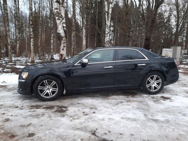 Black Lancia Thema 2013 in Riga, with an engine capacity of 3.00 L and mileage of 222 thousand km for 6800 €, photo 3 on AUTOMOTO.COM.LV
