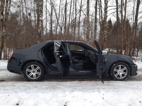 Black Lancia Thema 2013 in Riga, with an engine capacity of 3.00 L and mileage of 222 thousand km for 6800 €, photo 5 on AUTOMOTO.COM.LV