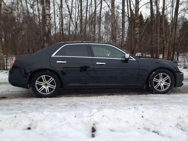 Black Lancia Thema 2013 in Riga, with an engine capacity of 3.00 L and mileage of 222 thousand km for 6800 €, photo 8 on AUTOMOTO.COM.LV