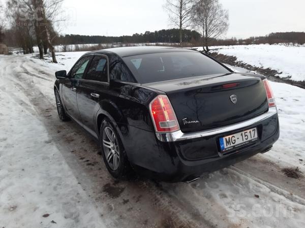 Black Lancia Thema 2013 in Riga, with an engine capacity of 3.00 L and mileage of 222 thousand km for 6800 €, photo 10 on AUTOMOTO.COM.LV