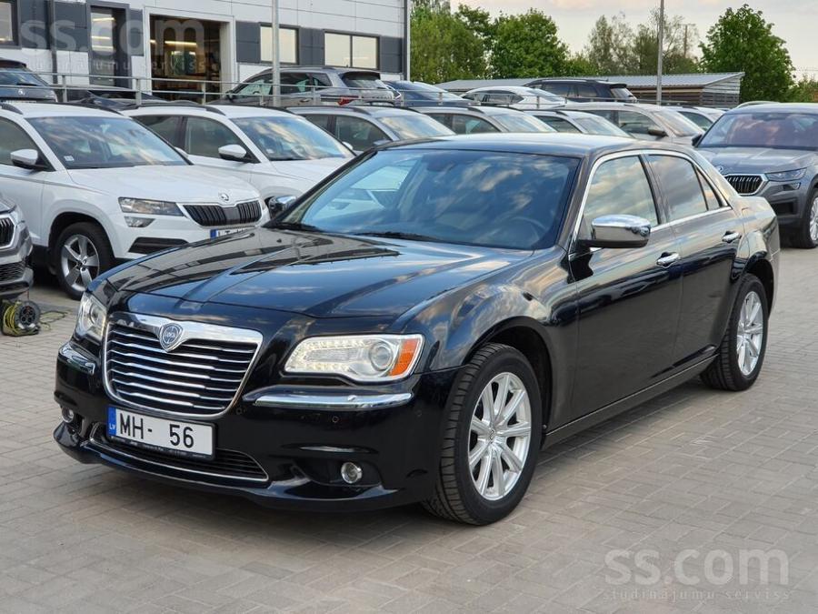 Black Lancia Thema 2013 in Riga, with an engine capacity of 3.00 L and mileage of 94 thousand km for 14900 €, photo 1 on AUTOMOTO.COM.LV