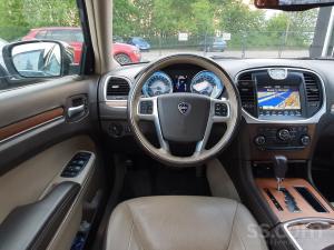 Black Lancia Thema 2013 in Riga, with an engine capacity of 3.00 L and mileage of 94 thousand km for 14900 €, photo 10 on AUTOMOTO.COM.LV