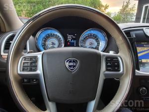Black Lancia Thema 2013 in Riga, with an engine capacity of 3.00 L and mileage of 94 thousand km for 14900 €, photo 11 on AUTOMOTO.COM.LV