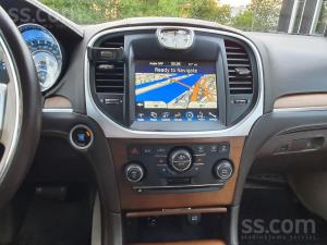 Black Lancia Thema 2013 in Riga, with an engine capacity of 3.00 L and mileage of 94 thousand km for 14900 €, photo 15 on AUTOMOTO.COM.LV