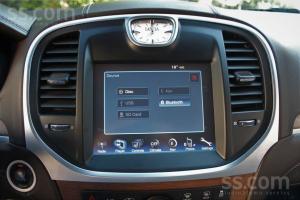 Black Lancia Thema 2013 in Riga, with an engine capacity of 3.00 L and mileage of 94 thousand km for 14900 €, photo 18 on AUTOMOTO.COM.LV