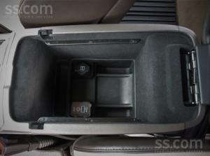 Black Lancia Thema 2013 in Riga, with an engine capacity of 3.00 L and mileage of 94 thousand km for 14900 €, photo 25 on AUTOMOTO.COM.LV