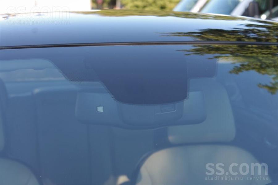 Black Lancia Thema 2013 in Riga, with an engine capacity of 3.00 L and mileage of 94 thousand km for 14900 €, photo 29 on AUTOMOTO.COM.LV