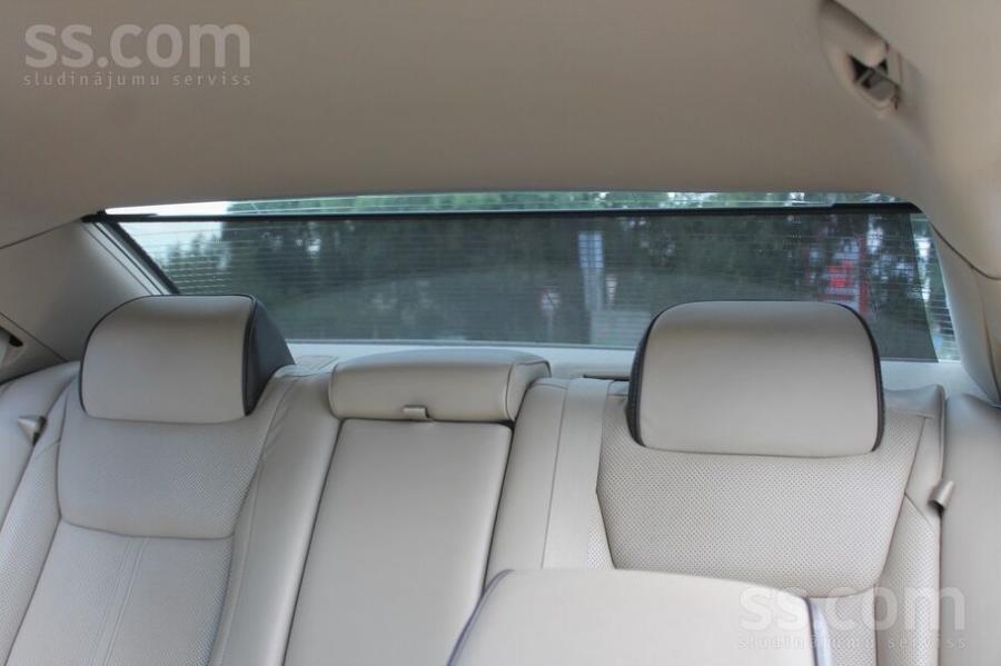 Black Lancia Thema 2013 in Riga, with an engine capacity of 3.00 L and mileage of 94 thousand km for 14900 €, photo 31 on AUTOMOTO.COM.LV
