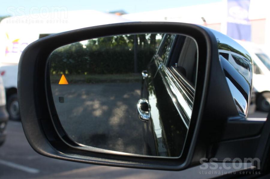 Black Lancia Thema 2013 in Riga, with an engine capacity of 3.00 L and mileage of 94 thousand km for 14900 €, photo 32 on AUTOMOTO.COM.LV