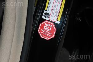 Black Lancia Thema 2013 in Riga, with an engine capacity of 3.00 L and mileage of 94 thousand km for 14900 €, photo 33 on AUTOMOTO.COM.LV